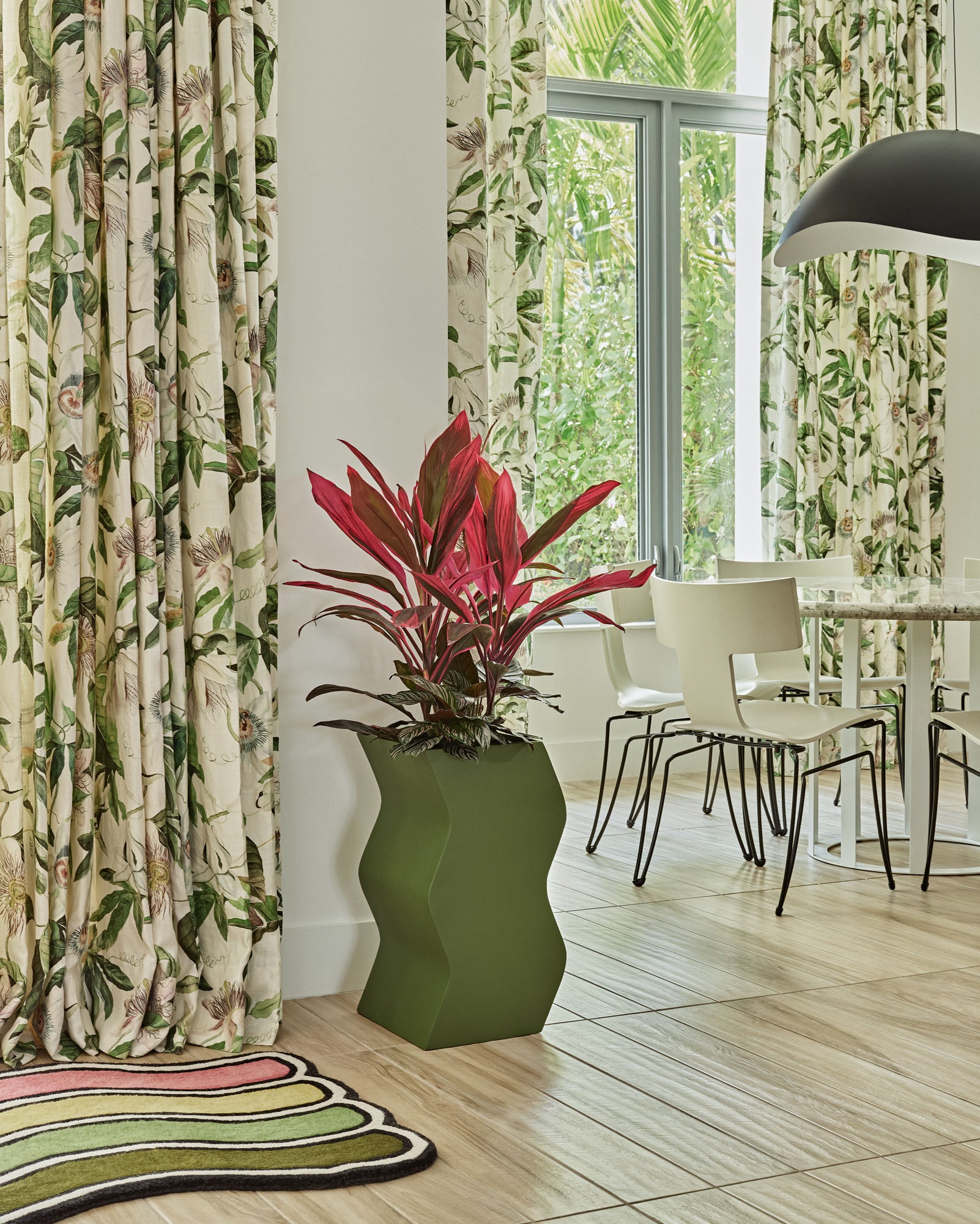 Curvy Planter – Pieces Home